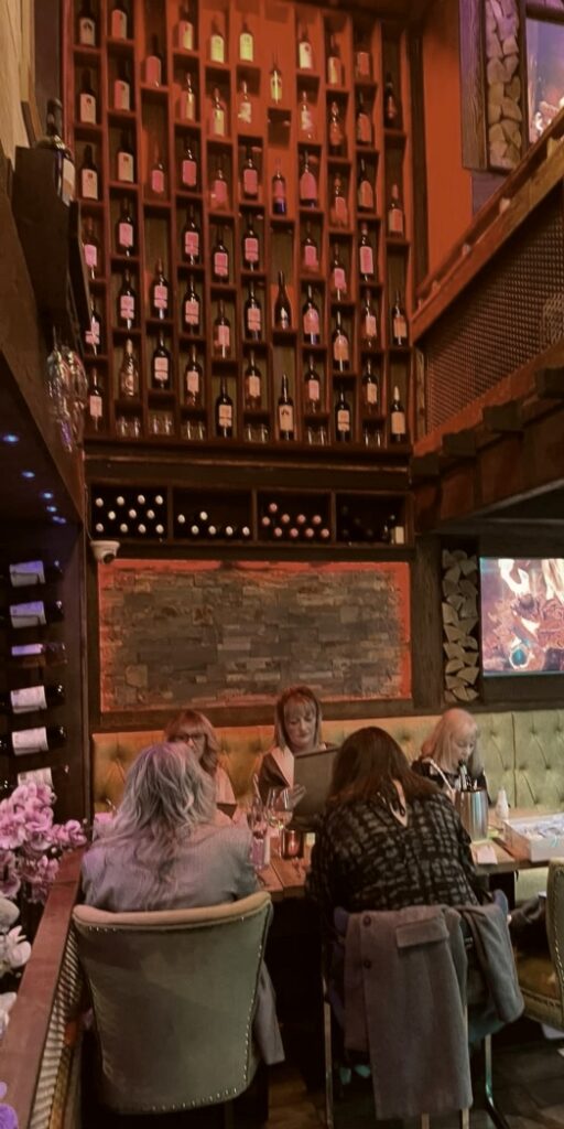 About Us – Daisy Bar Restaurant